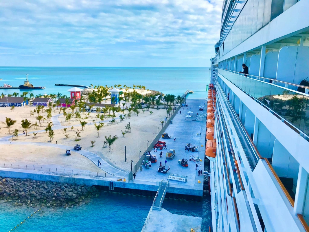 Msc Divina llega por primera vez a la isla Msc Ocean Cay en Bahamas